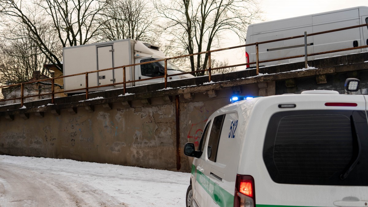 Policisti Imantā aptur elektroskrejriteņa vadītāju 1,63 promiļu reibumā - Rīgas pašvaldības policija